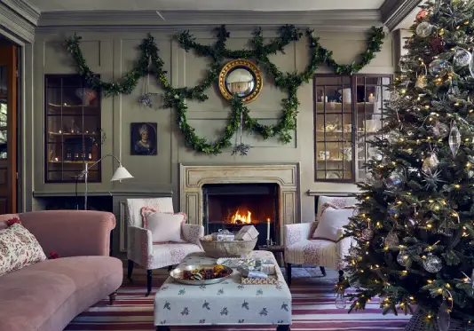 How to Put Lights on a Christmas Tree like a Professional and in an ...